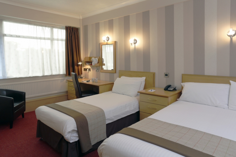 Cresta Court | Modern and Clean Hotel near Manchester Airport with Park ...